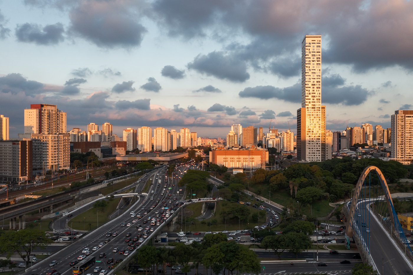 Eixo Platina e edifício Platina 220 - 14ᵃ Bienal Internacional de Arquitetura de São Paulo